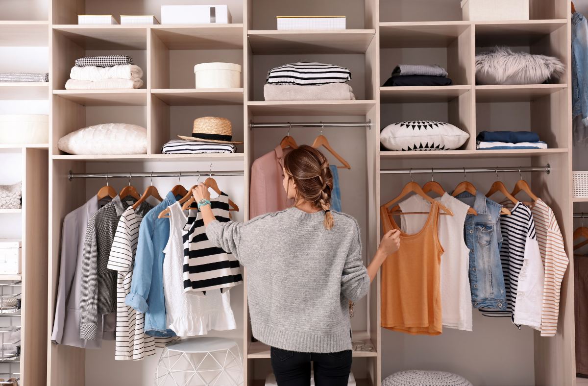 Mold in Closet: How to Treat Mold Growth in Closet - PuroClean HQ